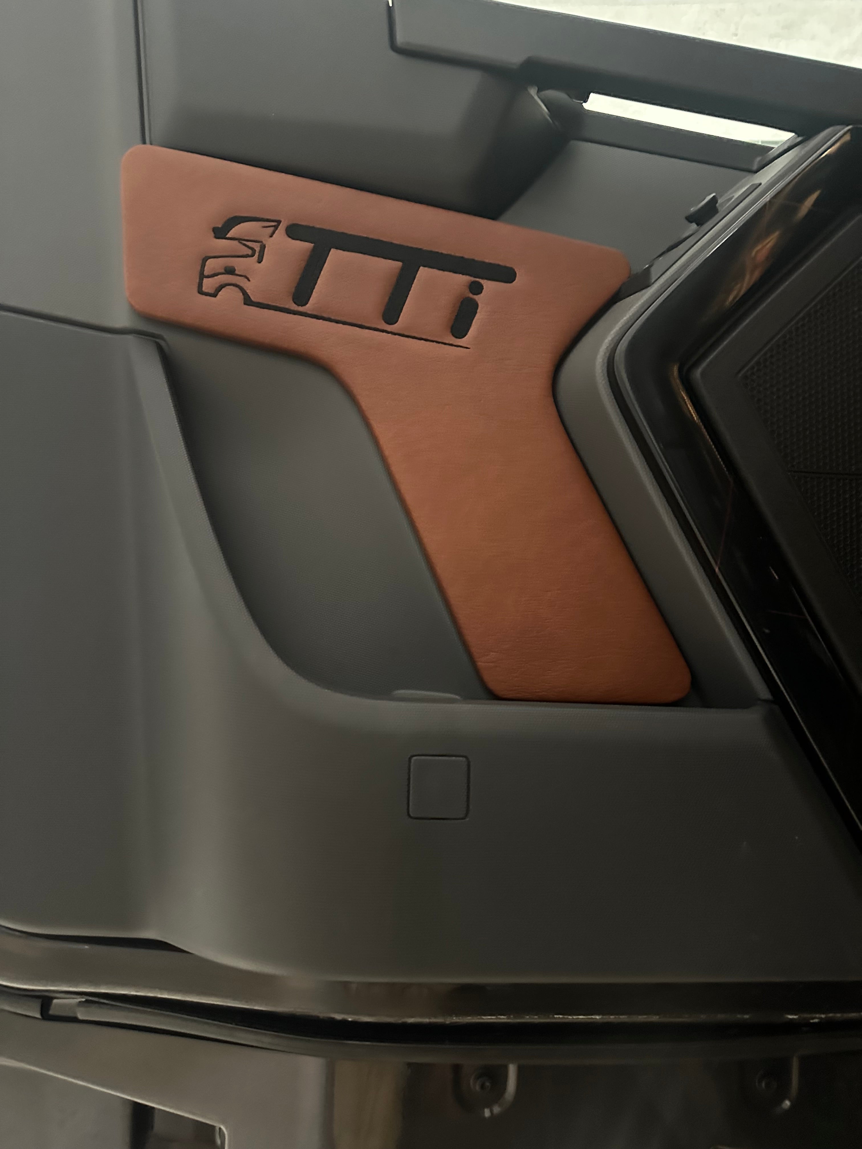 DOOR PANELS Matched With RENAULT T & RENAULT T-HIGH – TAP TRUCK INTERIOR